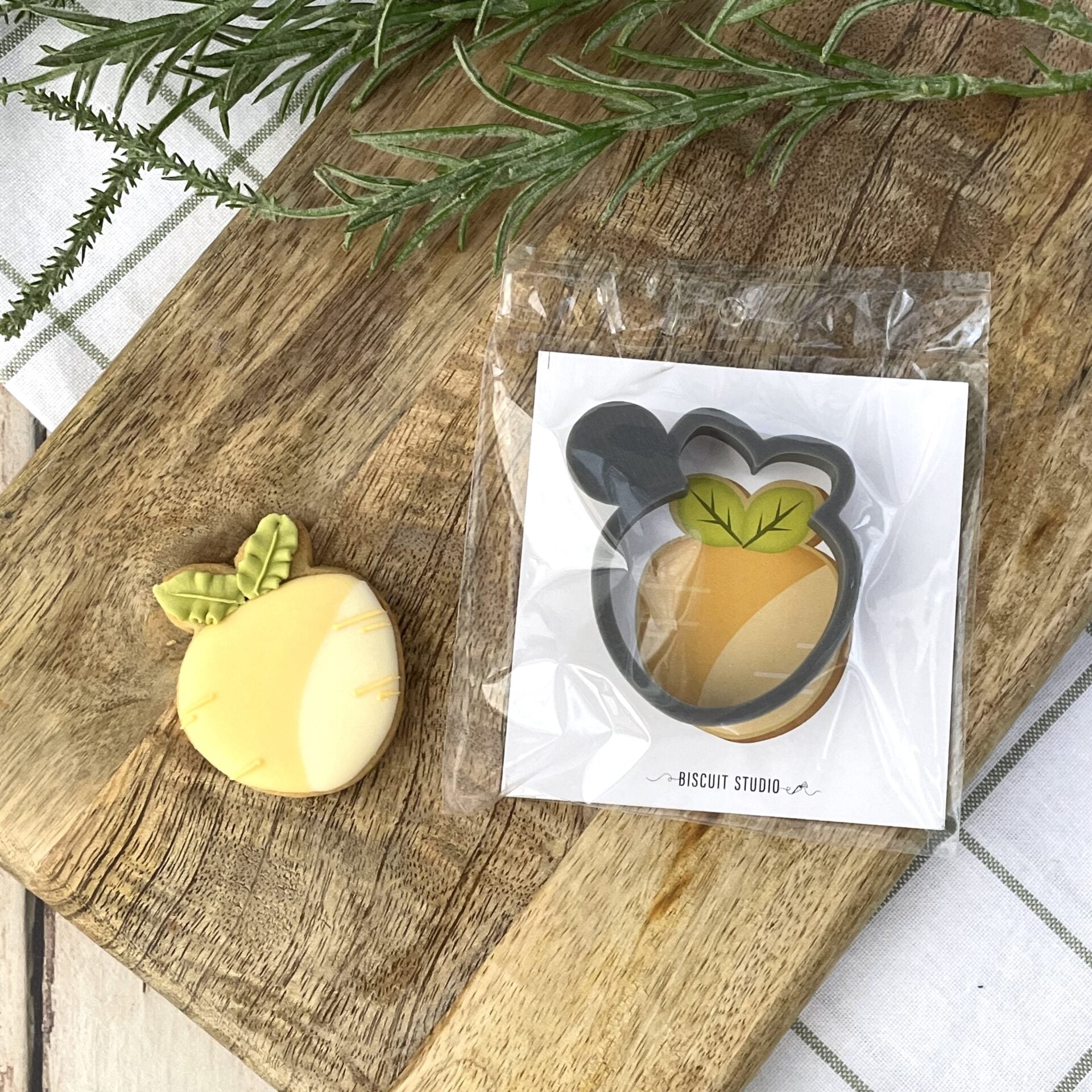 Mini carrot cutter – biscuit studio